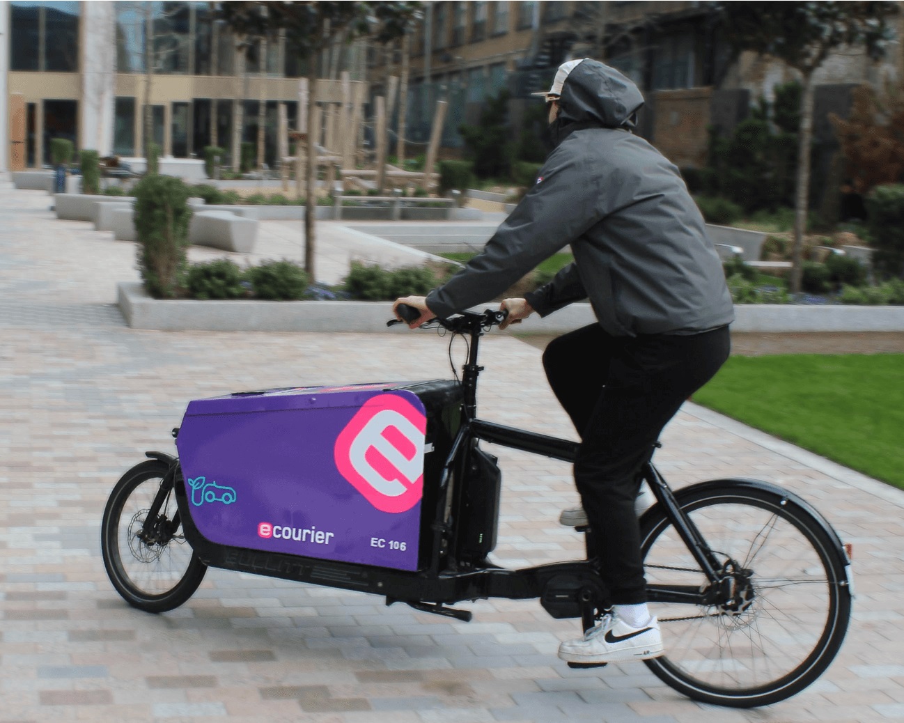 eCourier's Expert Planning Tips: A Guide to Stress-Free Festive Delivery